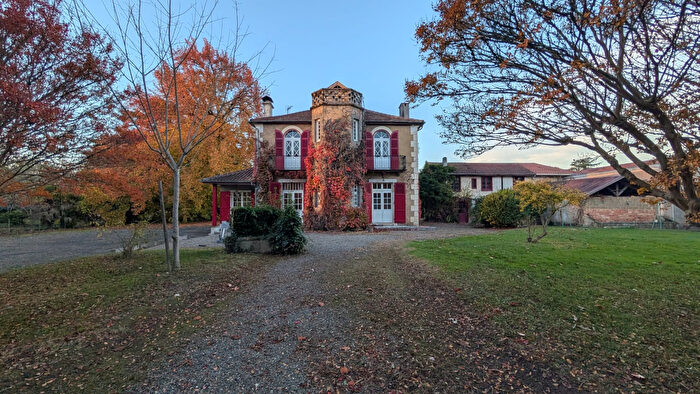 Maison à vendre - Hagetmau - 6 pièces - 5 chambres