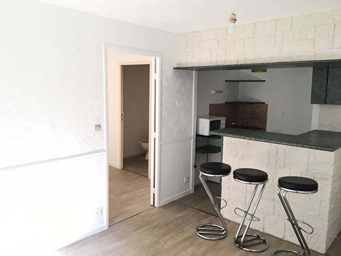 Appartement 1 pièce à louer à Quartiers Centre, Saint-Hélier, Gare