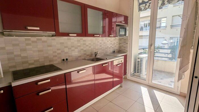 Appartement à louer - Carré dOr, Nice - 2 pièces - 1 chambre