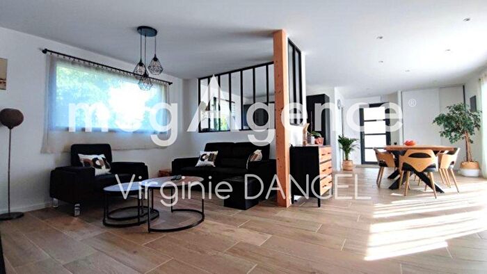 Maisons à vendre et appartements à louer - 1