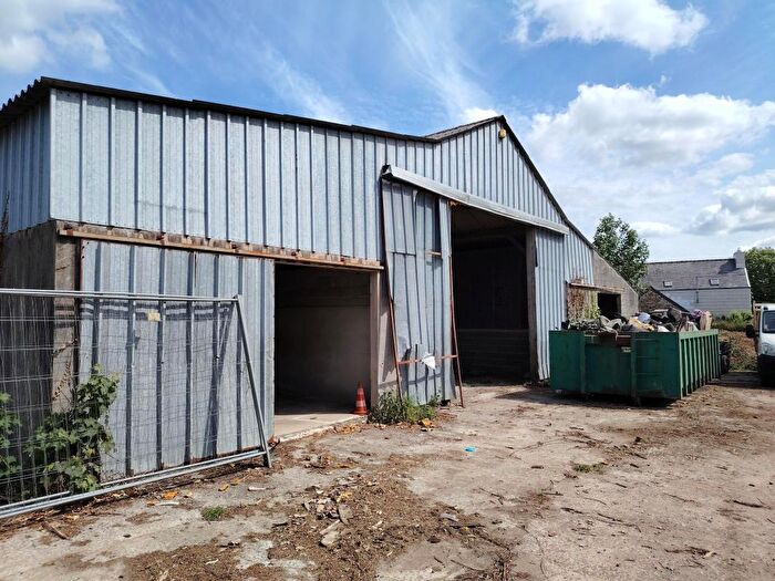 Plounéventer : Maison 1 pièce à vendre