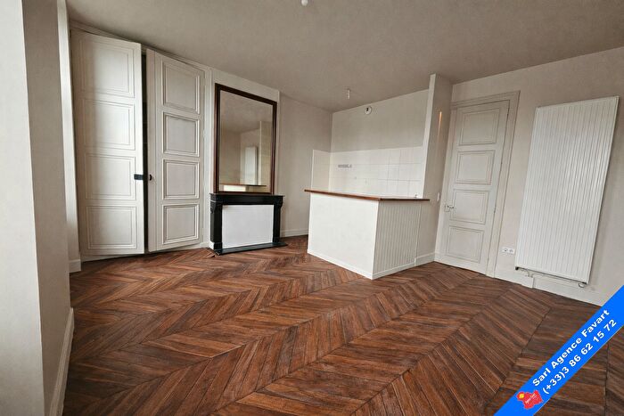 Appartement à louer - Joigny - 2 pièces - 1 chambre