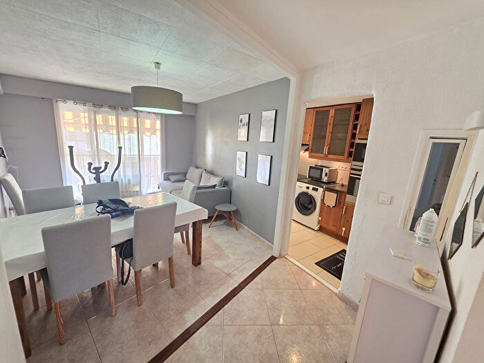 Appartement 3 pièces à Nice, Saint-Roch, à vendre