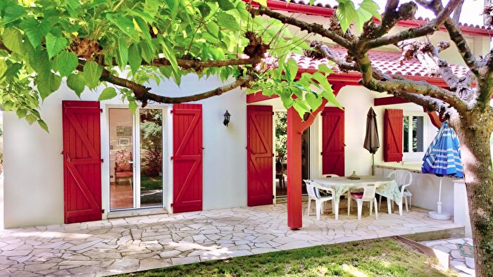 Saint-Palais : Maison 8 pièces à vendre