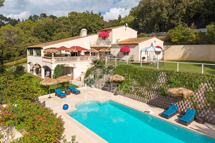 Maison à vendre - Mouans-Sartoux - 8 pièces - 6 chambres