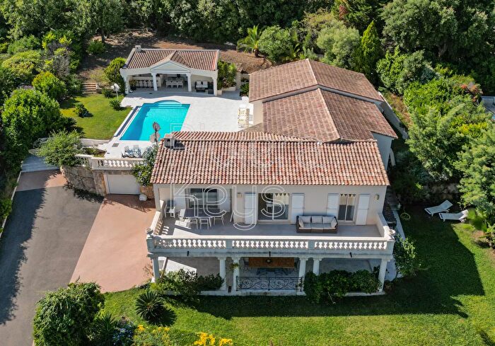 Maison à vendre - Vallauris, Retenaou, Brusquets, Devens, Zone dactivité Saint-Bernard - 8 pièces - 2 chambres