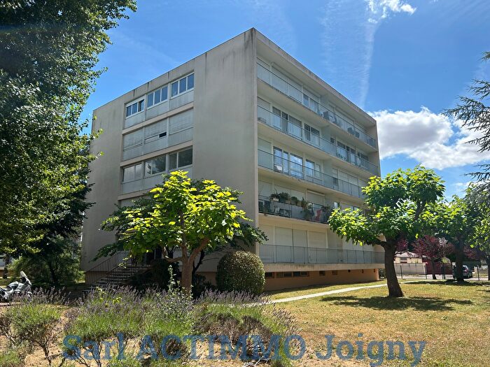 Appartement à vendre - Joigny - 5 pièces - 3 chambres