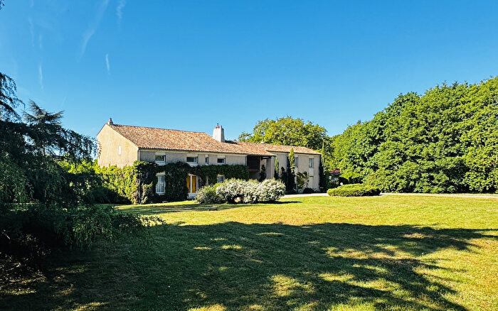 Nouaillé-Maupertuis - Maison 9 pièces à vendre