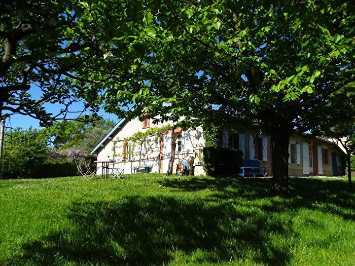 Maison à vendre - LIsle-Jourdain - 6 pièces - 4 chambres