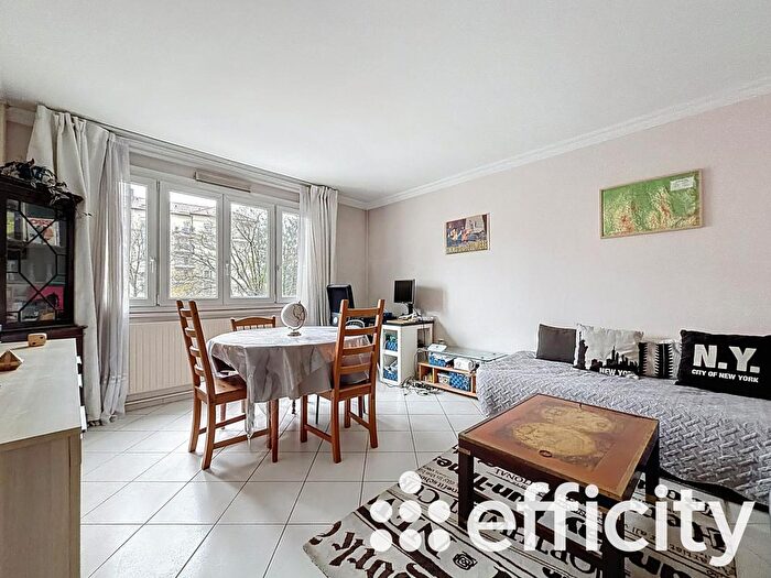 Appartement 2 pièces à Villeurbanne, Grand Clément, à vendre