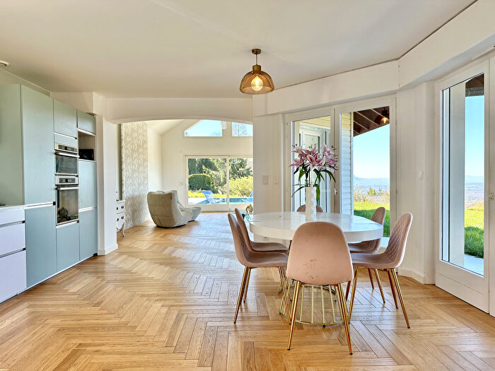 Maison 10 pièces à Ballaison, à vendre