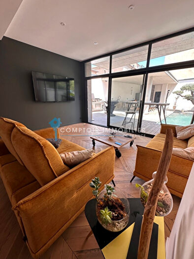 Maison à vendre - Alès, Centre-ville - 6 pièces - 4 chambres