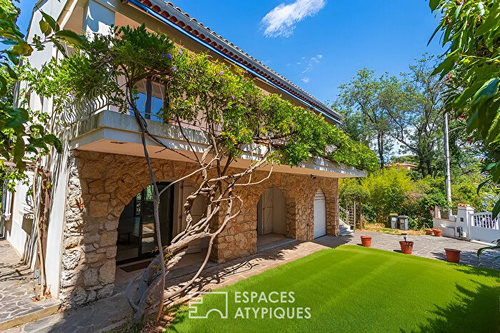 Maison à vendre - Toulon, Le Cap Brun, Le Petit Bois - 9 pièces - 5 chambres
