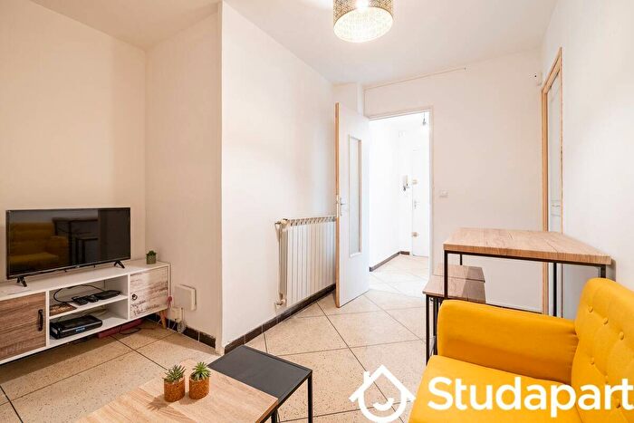 Appartement à louer - Saint Mauront, Marseille ème - 1 pièce - 4 chambres