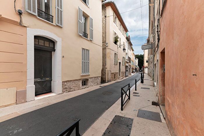 Appartement à vendre - Vence, Centre-ville - 2 pièces - 1 chambre