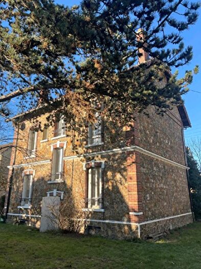Maison à louer - Mantes-la-Jolie, Centre-ville - 8 pièces - 4 chambres