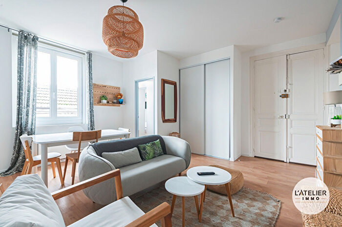 Appartement à vendre - Reims, Centre-ville - 5 pièces - 4 chambres