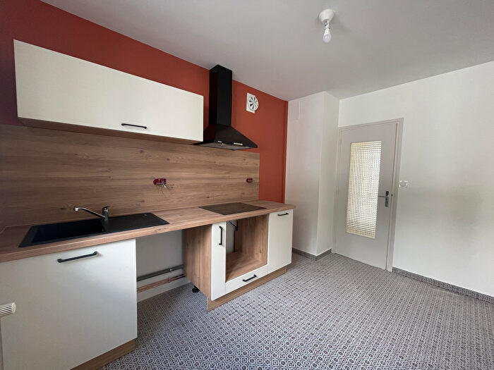 Aubenas, Paillouse, Baza : Appartement 3 pièces à louer