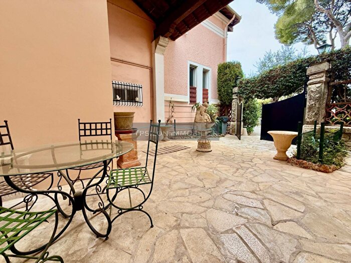 Maison à louer - Roquebrune-Cap-Martin - 3 pièces - 2 chambres