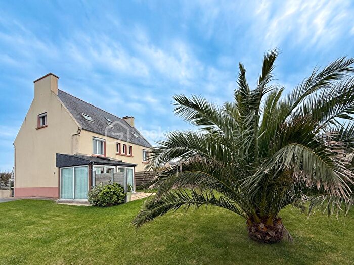 Maison à vendre - Lampaul-Ploudalmézeau - 9 pièces - 5 chambres