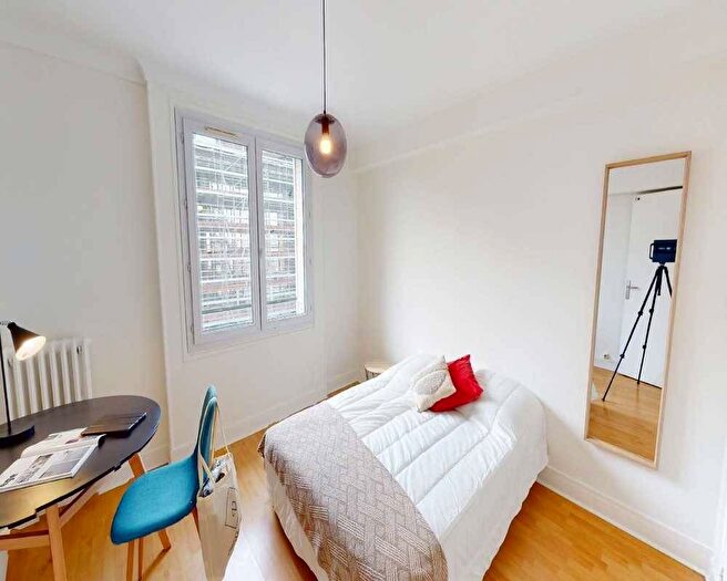 Appartement à louer - Clichy-Batignolles, Paris ème arrondissement - 4 pièces - 8 chambres