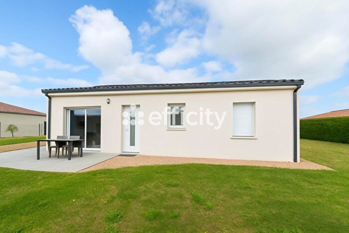 Maison à vendre - Roches-Prémarie-Andillé - 3 pièces - 2 chambres