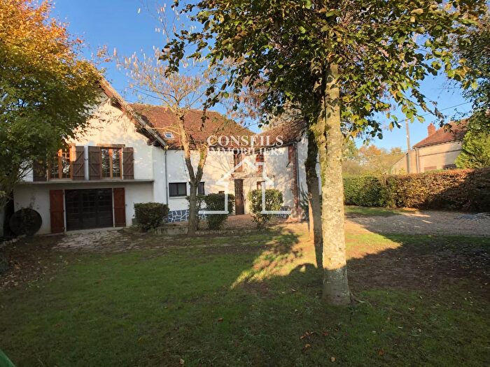 Villeneuve-sur-Yonne : Maison 7 pièces à vendre