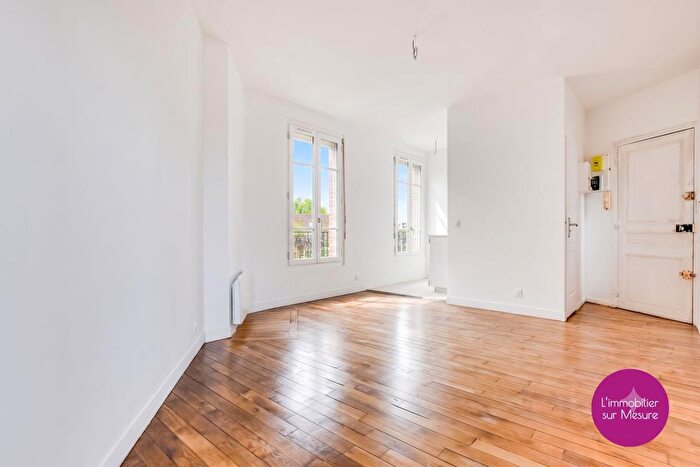 Asnières-sur-Seine, Centre-ville : Appartement 1 pièce à vendre
