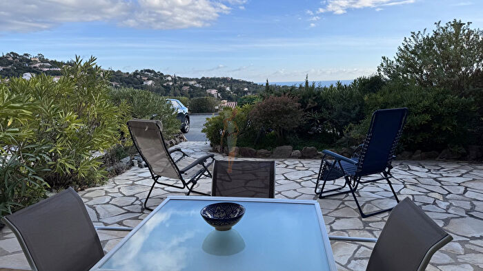 Appartement à louer - Roquebrune-sur-Argens - 2 pièces - 1 chambre