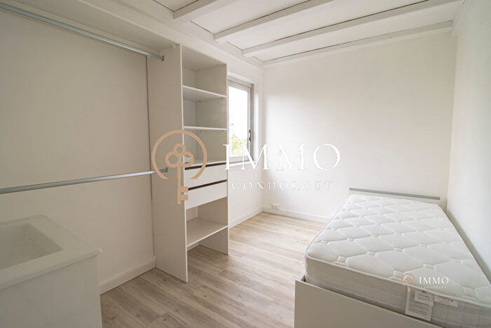 Appartement à louer - Fresnes, Centre-ville - 5 pièces - 4 chambres