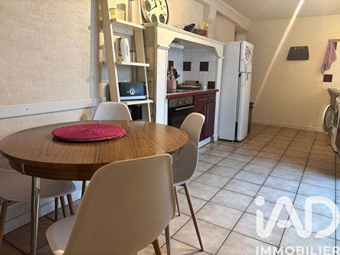 Maison à louer - Savignac-les-Églises - 5 pièces - 4 chambres