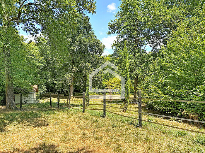 Maison 8 pièces à Yvrac, à vendre