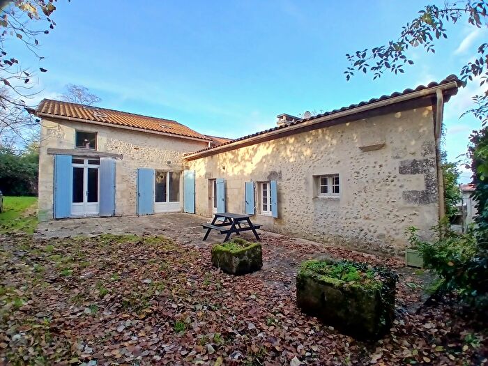 Maison à vendre - Verteillac - 8 pièces - 3 chambres