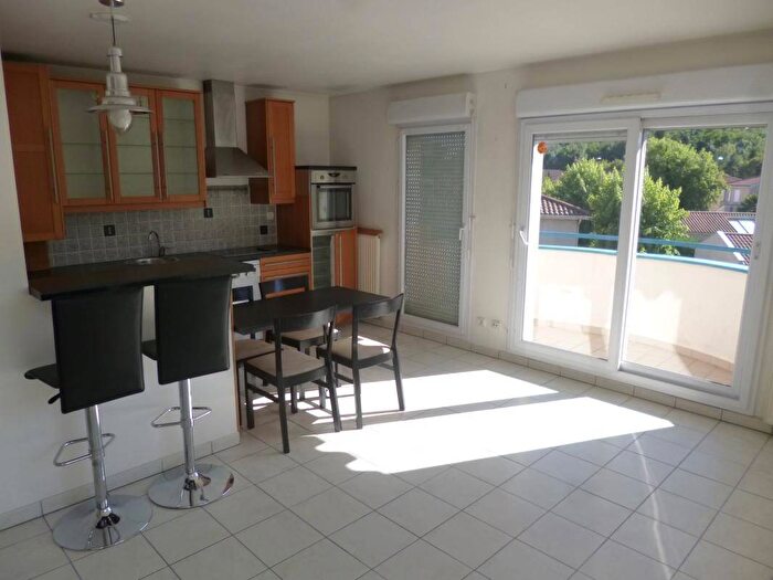 Les Charmilles-Parilly Sud-Université-Rebufer, Bron : Appartement 2 pièces à louer