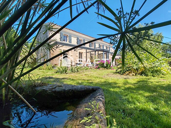 Maison à vendre - Saintes, Centre-ville - 8 pièces - 4 chambres