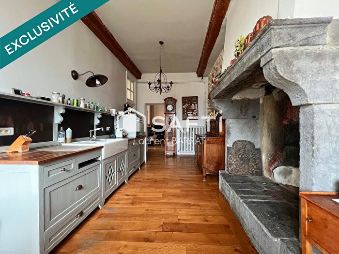 Appartement à vendre - Issoire, Centre-ville, Barrière - 9 pièces - 4 chambres