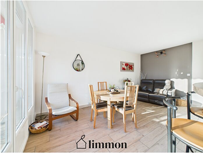 Appartement à vendre - Bron, Les Essarts - 4 pièces - 3 chambres