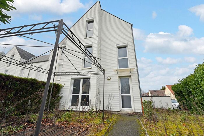 Nemours, Centre-ville : Maison 4 pièces à vendre
