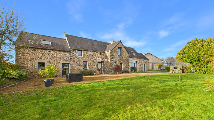 Maison à vendre - Pleyben - 8 pièces - 4 chambres