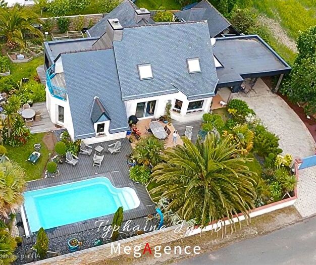 Maison à vendre - Plougrescant - 9 pièces - 5 chambres