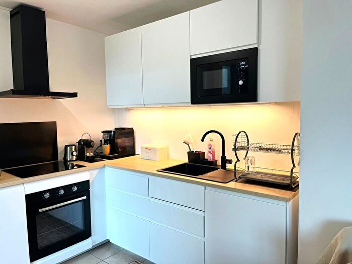 Appartement à vendre - Décines-Charpieu, Centre-ville - 2 pièces - 1 chambre