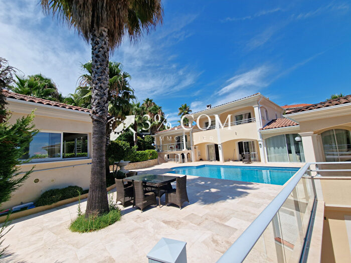 Maison à vendre - Fréjus, La Tour de Mare - 15 pièces - 11 chambres