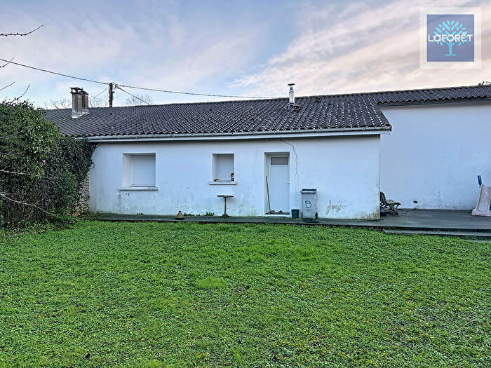 Maison à vendre - Montlieu-la-Garde - 6 pièces - 4 chambres