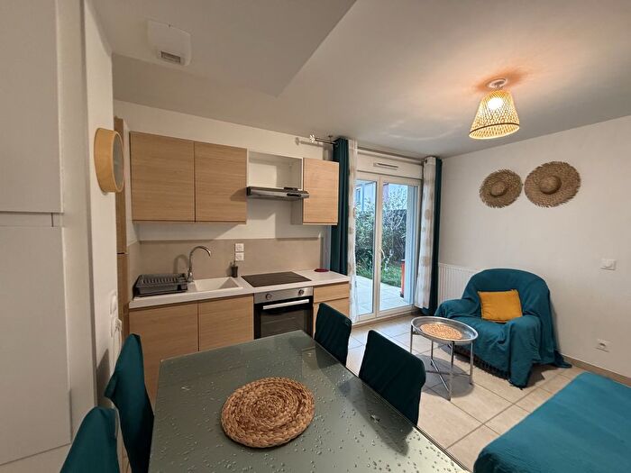 Appartement à louer - Vénissieux, Georges Levy, Ernest Renan, Moulin à vent - 3 pièces - 2 chambres