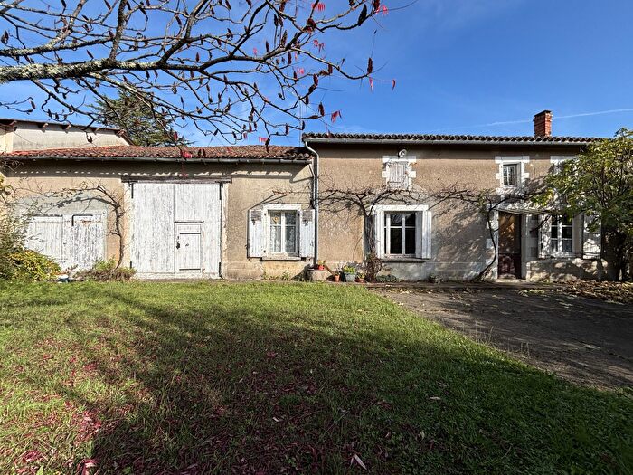 Saint-Gourson - Maison 6 pièces à vendre