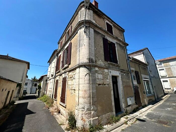 Maison 3 pièces à Ruelle-sur-Touvre, à vendre