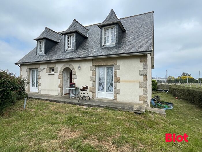 Maison à vendre - Ploubalay - 6 pièces - 5 chambres