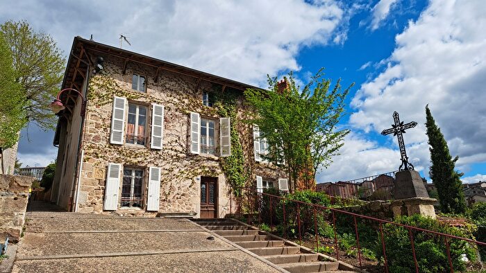 Maison à vendre - Olliergues - 7 pièces - 5 chambres