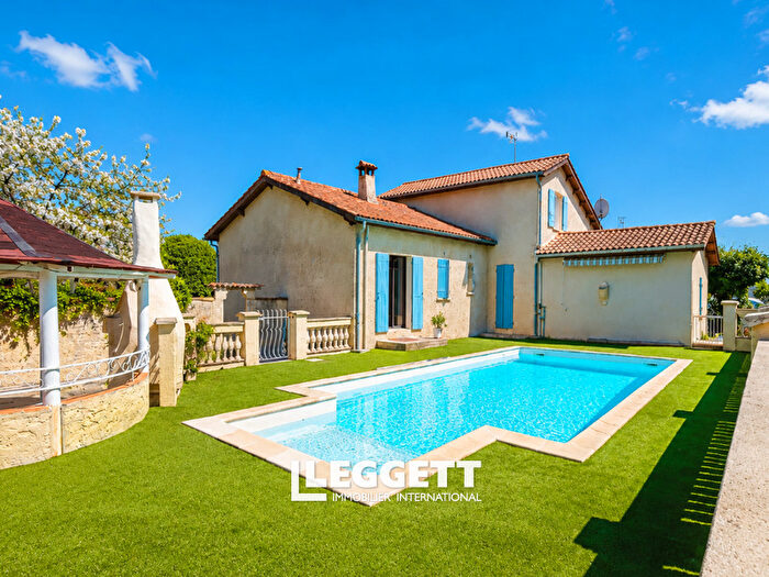 Roullet-Saint-Estèphe : Maison 7 pièces à vendre
