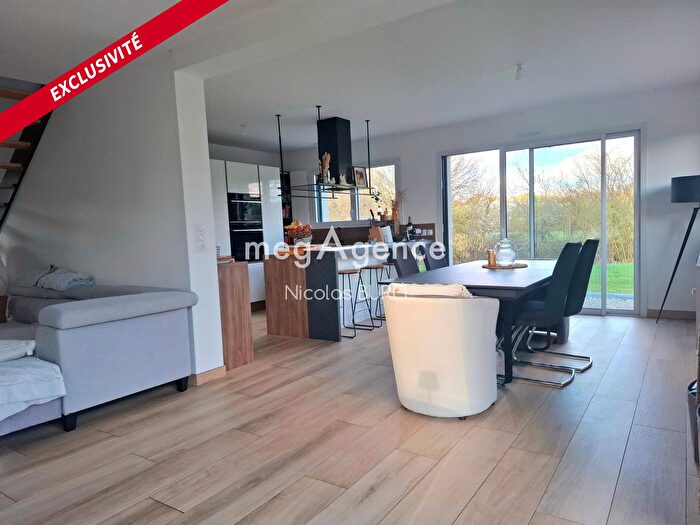 Martigné-sur-Mayenne : Maison 7 pièces à vendre